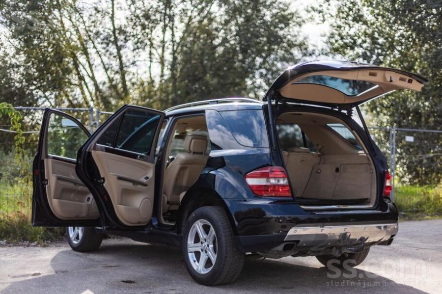 Black Mercedes-Benz ML 320 2005 in Riga, with an engine capacity of 3.00 L and mileage of 365 thousand km for 5790 €, photo 10 on AUTOMOTO.COM.LV