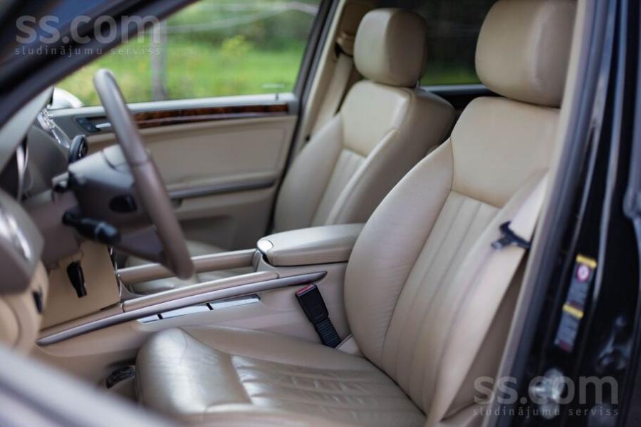 Black Mercedes-Benz ML 320 2005 in Riga, with an engine capacity of 3.00 L and mileage of 365 thousand km for 5790 €, photo 13 on AUTOMOTO.COM.LV