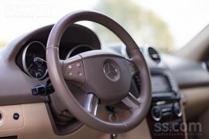 Black Mercedes-Benz ML 320 2005 in Riga, with an engine capacity of 3.00 L and mileage of 365 thousand km for 5790 €, photo 16 on AUTOMOTO.COM.LV
