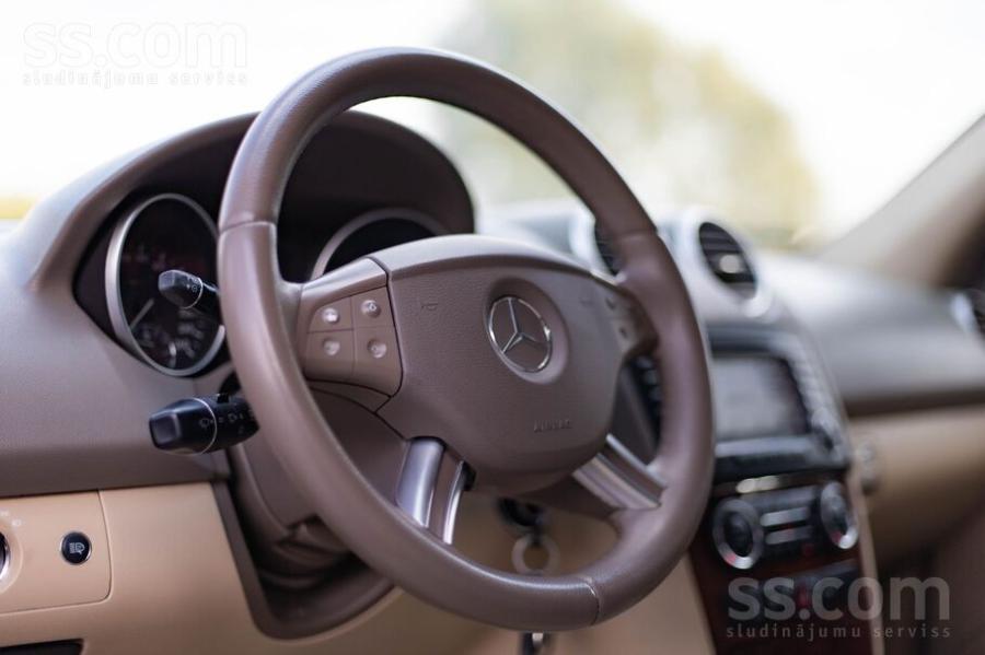Black Mercedes-Benz ML 320 2005 in Riga, with an engine capacity of 3.00 L and mileage of 365 thousand km for 5790 €, photo 16 on AUTOMOTO.COM.LV