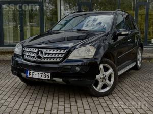 Melns Mercedes-Benz ML 320 2005 Tukums, ar dzinēja tilpumu 3.00 L un nobraukumu 342 tūkst. km par 3700 €, foto 3 vietnē AUTOMOTO.COM.LV
