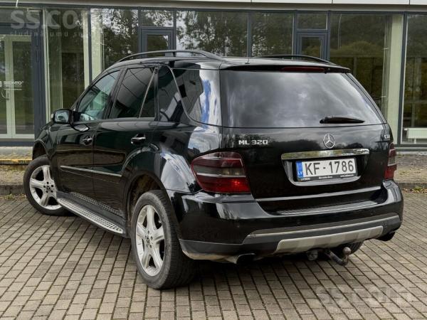 Mercedes-Benz ML 320 2005 Tukums vietnē Melns Mercedes-Benz ML 320 2005 Tukums, ar dzinēja tilpumu 3.00 L un nobraukumu 342 tūkst. km par 3700 €, foto 4 vietnē AUTOMOTO.COM.LV