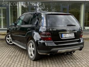 Melns Mercedes-Benz ML 320 2005 Tukums, ar dzinēja tilpumu 3.00 L un nobraukumu 342 tūkst. km par 3700 €, foto 4 vietnē AUTOMOTO.COM.LV