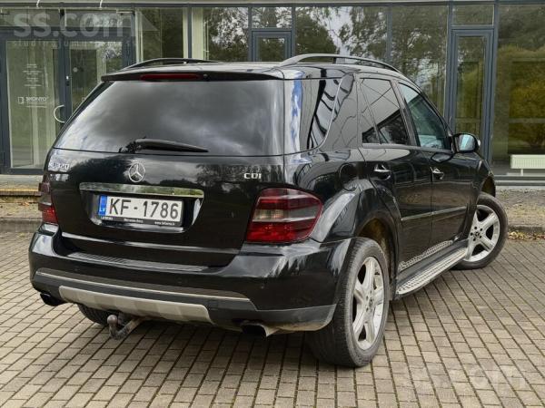 Mercedes-Benz ML 320 2005 Tukums vietnē Melns Mercedes-Benz ML 320 2005 Tukums, ar dzinēja tilpumu 3.00 L un nobraukumu 342 tūkst. km par 3700 €, foto 5 vietnē AUTOMOTO.COM.LV