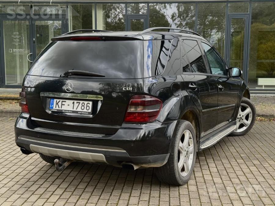 Melns Mercedes-Benz ML 320 2005 Tukums, ar dzinēja tilpumu 3.00 L un nobraukumu 342 tūkst. km par 3700 €, foto 5 vietnē AUTOMOTO.COM.LV