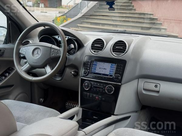 Mercedes-Benz ML 320 2005 Tukums vietnē Melns Mercedes-Benz ML 320 2005 Tukums, ar dzinēja tilpumu 3.00 L un nobraukumu 342 tūkst. km par 3700 €, foto 6 vietnē AUTOMOTO.COM.LV