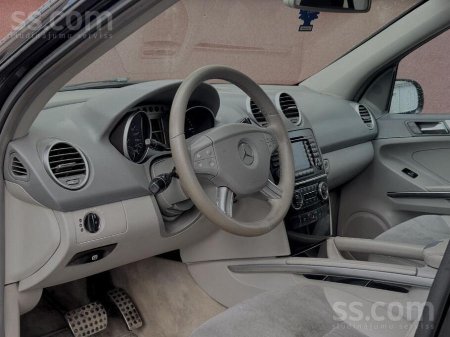 Melns Mercedes-Benz ML 320 2005 Tukums, ar dzinēja tilpumu 3.00 L un nobraukumu 342 tūkst. km par 3700 €, foto 7 vietnē AUTOMOTO.COM.LV