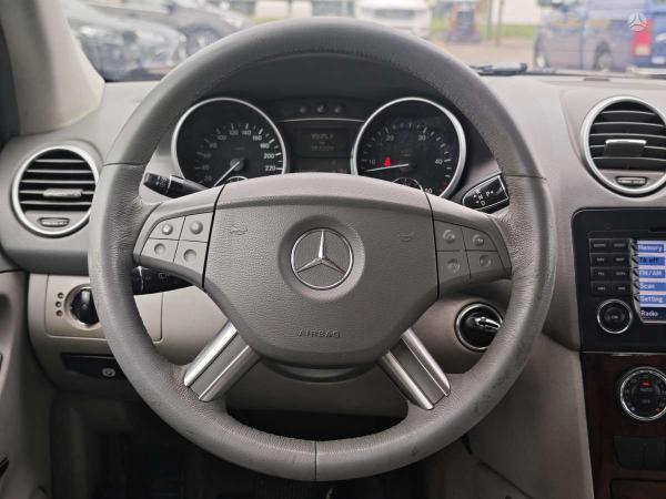 Mercedes-Benz ML 320 2005 in Vilnius on AUTOMOTO.COM.LV Black Mercedes-Benz ML 320 2005 in Vilnius, with an engine capacity of 2.99 L and mileage of 387 thousand km for 3700 β¬, photo 10 on AUTOMOTO.COM.LV