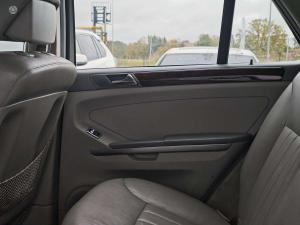 Черный Мерседес МЛ 320 2005 в Вильнюс, объемом двигателя 2.99 л и пробегом 387 тыс. км за 3700 €, фото 17 на AUTOMOTO.COM.LV