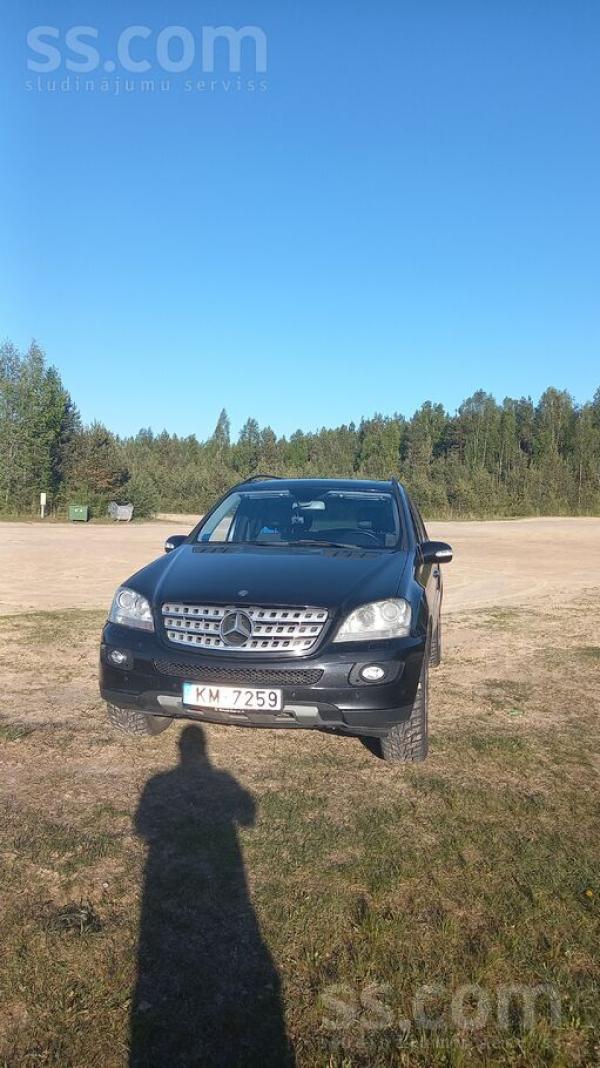 Melns Mercedes-Benz ML 320 2006 Rīga, ar dzinēja tilpumu 3.00 L un nobraukumu 371 tūkst. km par 5000 €, foto 2 vietnē AUTOMOTO.COM.LV