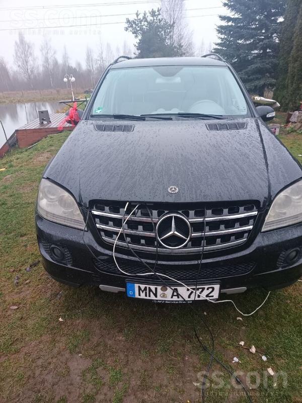 Black Mercedes-Benz ML 320 2006 in Ogre, with an engine capacity of 3.00 L and mileage of 260 thousand km for 5200 €, photo 2 on AUTOMOTO.COM.LV