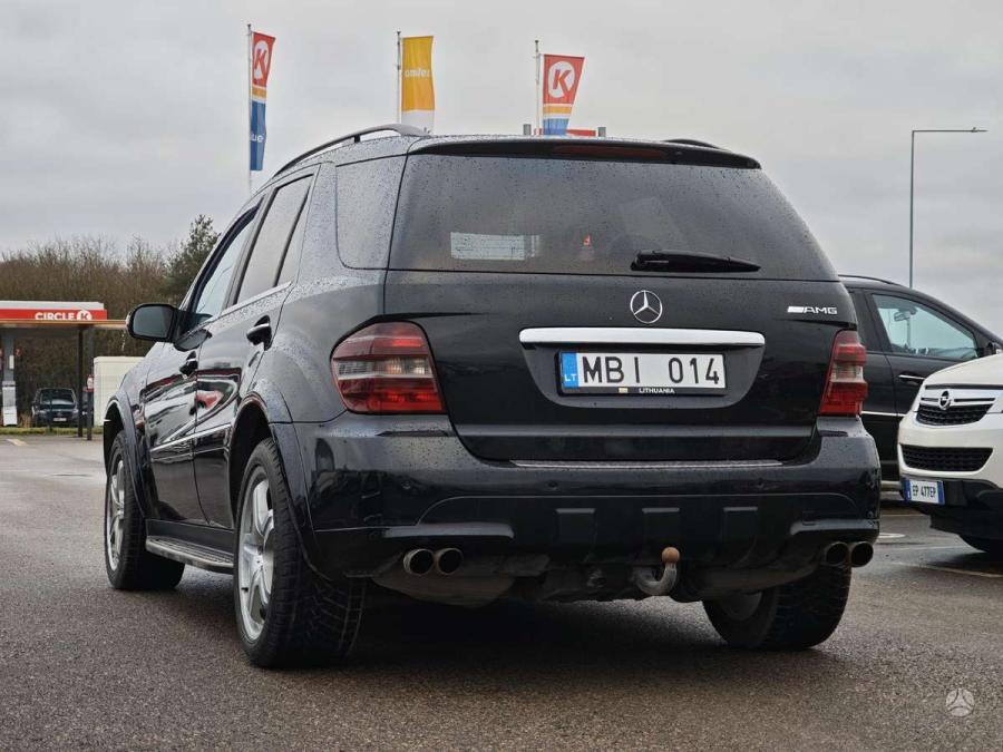 Black Mercedes-Benz ML 320 2006 in Vilnius, with an engine capacity of 2.99 L and mileage of 366 thousand km for 7700 €, photo 4 on AUTOMOTO.COM.LV