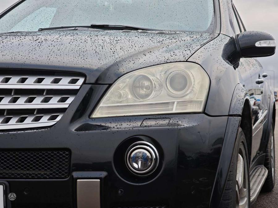 Black Mercedes-Benz ML 320 2006 in Vilnius, with an engine capacity of 2.99 L and mileage of 366 thousand km for 7700 €, photo 5 on AUTOMOTO.COM.LV