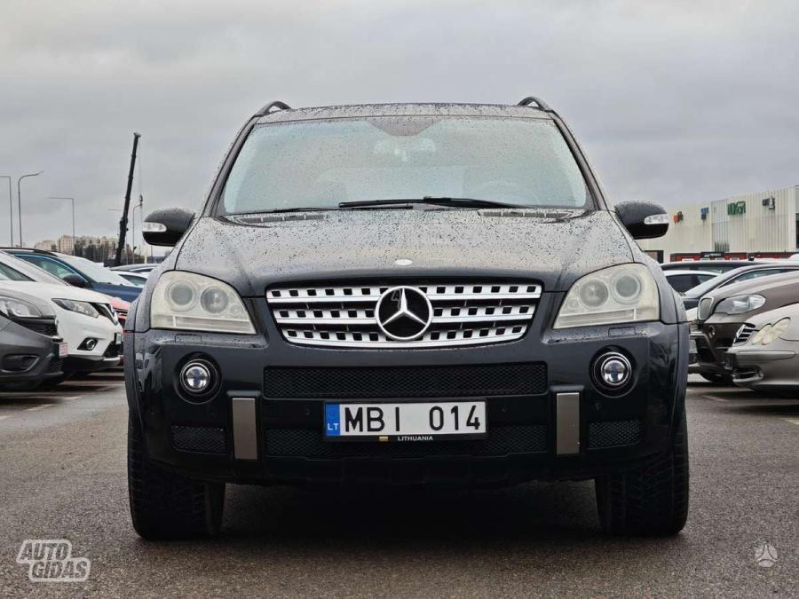 Black Mercedes-Benz ML 320 2006 in Vilnius, with an engine capacity of 3.00 L and mileage of 366 thousand km for 7500 €, photo 2 on AUTOMOTO.COM.LV