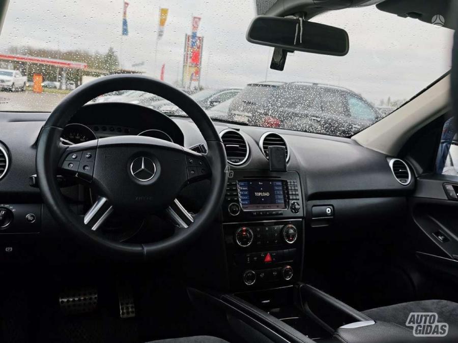 Black Mercedes-Benz ML 320 2006 in Vilnius, with an engine capacity of 3.00 L and mileage of 366 thousand km for 7500 €, photo 9 on AUTOMOTO.COM.LV
