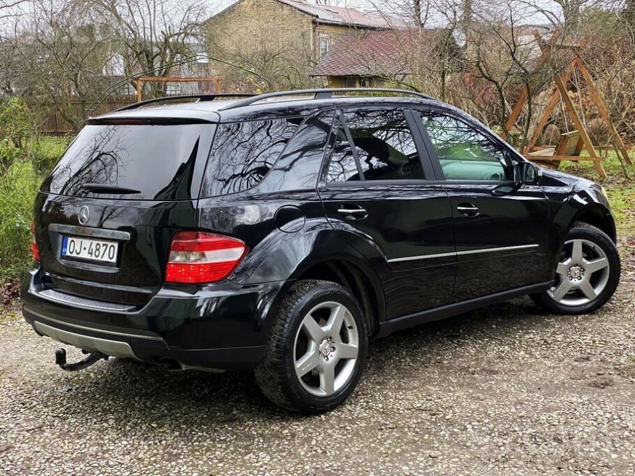 Melns Mercedes-Benz ML 320 2006 Rīga, ar dzinēja tilpumu 3.00 L un nobraukumu 288 tūkst. km par 6500 €, foto 6 vietnē AUTOMOTO.COM.LV