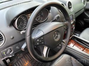 Melns Mercedes-Benz ML 320 2006 Rīga, ar dzinēja tilpumu 3.00 L un nobraukumu 288 tūkst. km par 6500 €, foto 16 vietnē AUTOMOTO.COM.LV