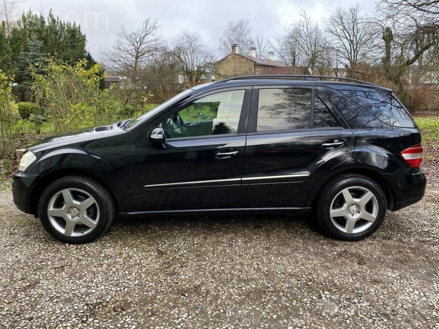 Melns Mercedes-Benz ML 320 2006 Rīga, ar dzinēja tilpumu 3.00 L un nobraukumu 288 tūkst. km par 6500 €, foto 22 vietnē AUTOMOTO.COM.LV