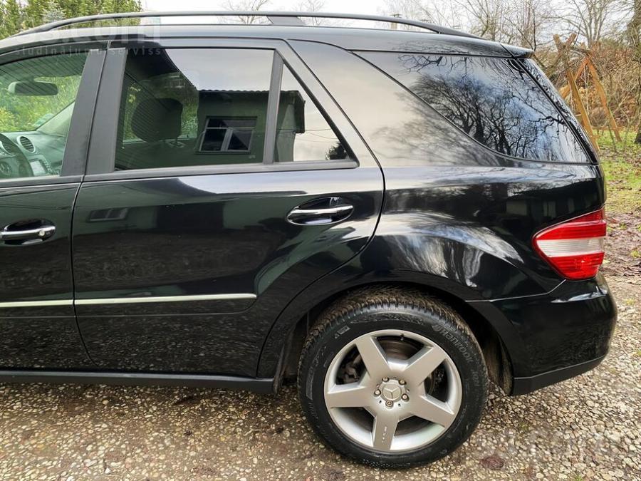 Melns Mercedes-Benz ML 320 2006 Rīga, ar dzinēja tilpumu 3.00 L un nobraukumu 288 tūkst. km par 6500 €, foto 25 vietnē AUTOMOTO.COM.LV