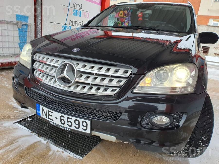Black Mercedes-Benz ML 320 2006 in Daugavpils, with an engine capacity of 3.00 L and mileage of 341 thousand km for 6000 €, photo 3 on AUTOMOTO.COM.LV