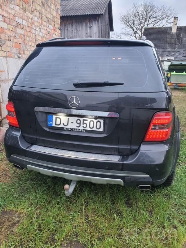 Melns Mercedes-Benz ML 320 2006 Daugavpils, ar dzinēja tilpumu 3.00 L un nobraukumu 341 tūkst. km par 6000 €, foto 7 vietnē AUTOMOTO.COM.LV