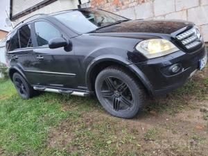 Black Mercedes-Benz ML 320 2006 in Daugavpils, with an engine capacity of 3.00 L and mileage of 341 thousand km for 6000 €, photo 9 on AUTOMOTO.COM.LV