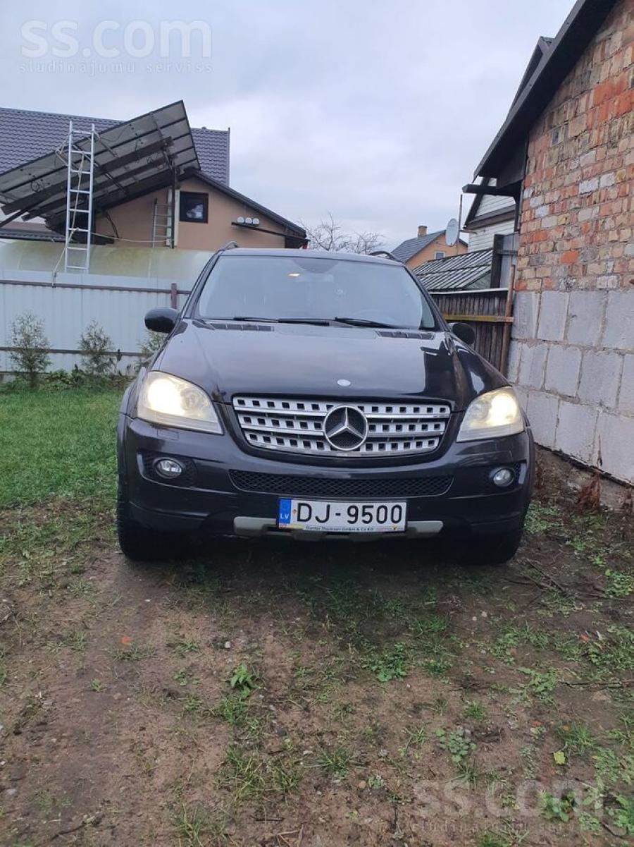 Black Mercedes-Benz ML 320 2006 in Daugavpils, with an engine capacity of 3.00 L and mileage of 341 thousand km for 6000 €, photo 10 on AUTOMOTO.COM.LV
