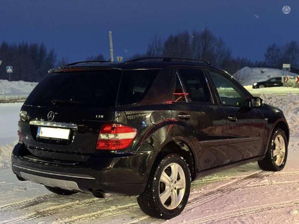 Black Mercedes-Benz ML 320 2006 in Silute, with an engine capacity of 3.00 L and mileage of 370 thousand km for 3850 €, photo 3 on AUTOMOTO.COM.LV