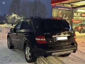 Black Mercedes-Benz ML 320 2006 in Silute, with an engine capacity of 3.00 L and mileage of 370 thousand km for 3850 €, photo 4 on AUTOMOTO.COM.LV