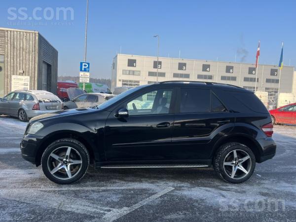 Black Mercedes-Benz ML 320 2006 in Riga, with an engine capacity of 3.00 L and mileage of 350 thousand km for 5100 €, photo 1 on AUTOMOTO.COM.LV