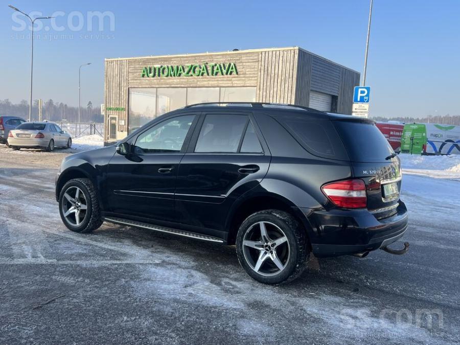 Black Mercedes-Benz ML 320 2006 in Riga, with an engine capacity of 3.00 L and mileage of 350 thousand km for 5100 €, photo 2 on AUTOMOTO.COM.LV