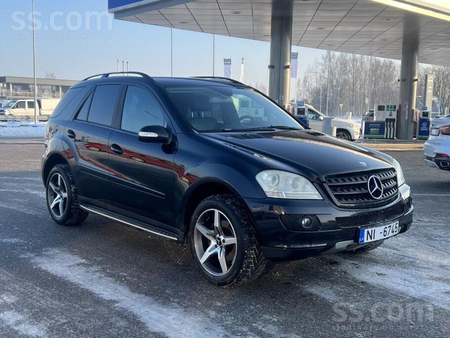 Black Mercedes-Benz ML 320 2006 in Riga, with an engine capacity of 3.00 L and mileage of 350 thousand km for 5100 €, photo 3 on AUTOMOTO.COM.LV