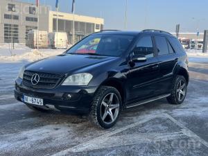Black Mercedes-Benz ML 320 2006 in Riga, with an engine capacity of 3.00 L and mileage of 350 thousand km for 5100 €, photo 4 on AUTOMOTO.COM.LV