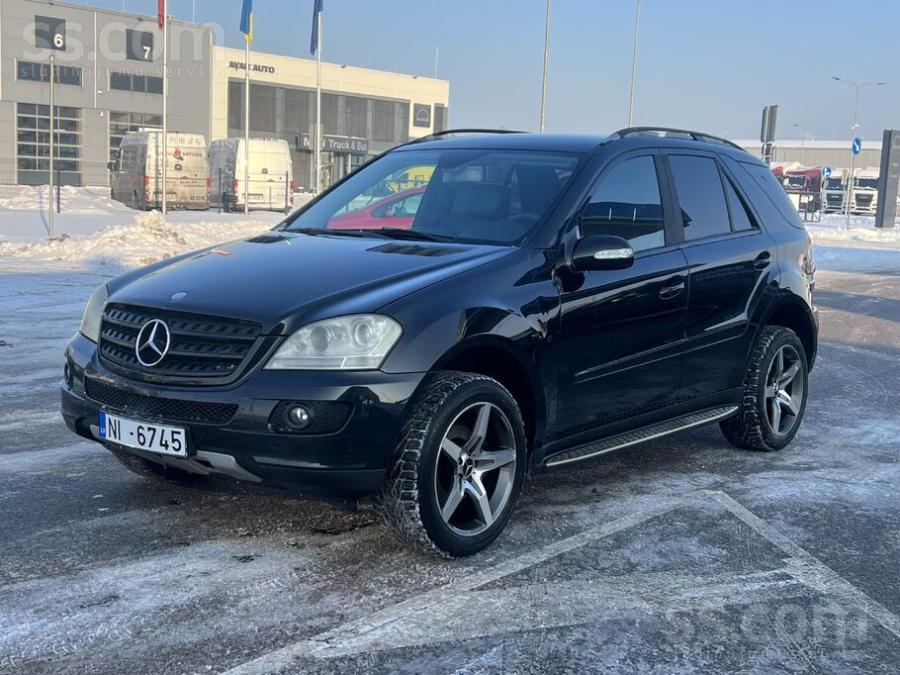 Black Mercedes-Benz ML 320 2006 in Riga, with an engine capacity of 3.00 L and mileage of 350 thousand km for 5100 €, photo 4 on AUTOMOTO.COM.LV