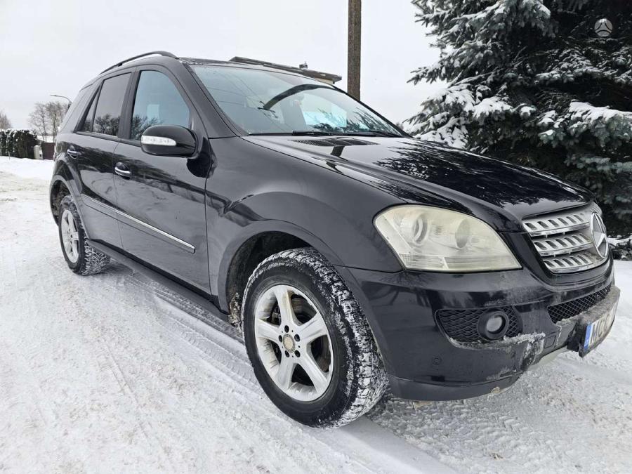 Black Mercedes-Benz ML 320 2006 in Kaunas, with an engine capacity of 3.00 L and mileage of 264 thousand km for 4800 €, photo 1 on AUTOMOTO.COM.LV