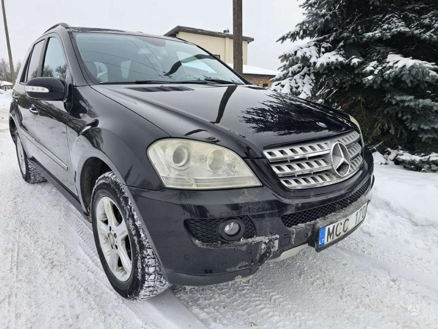 Black Mercedes-Benz ML 320 2006 in Kaunas, with an engine capacity of 3.00 L and mileage of 264 thousand km for 4800 €, photo 2 on AUTOMOTO.COM.LV