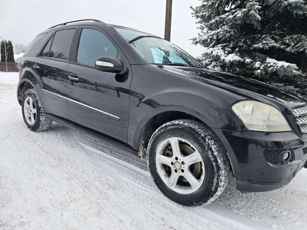 Black Mercedes-Benz ML 320 2006 in Kaunas, with an engine capacity of 3.00 L and mileage of 264 thousand km for 4800 €, photo 3 on AUTOMOTO.COM.LV