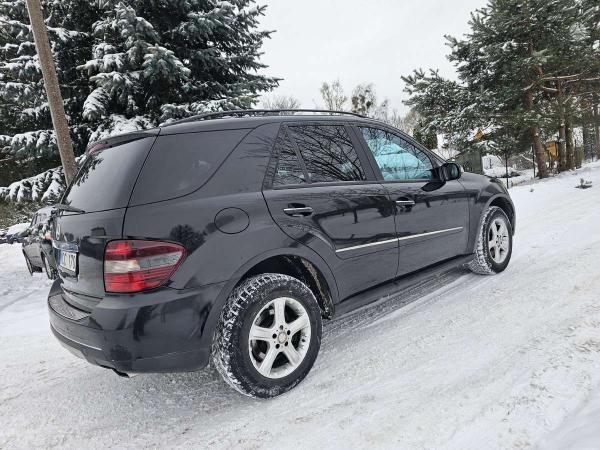 Black Mercedes-Benz ML 320 2006 in Kaunas, with an engine capacity of 3.00 L and mileage of 264 thousand km for 4800 €, photo 5 on AUTOMOTO.COM.LV