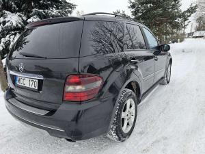 Black Mercedes-Benz ML 320 2006 in Kaunas, with an engine capacity of 3.00 L and mileage of 264 thousand km for 4800 €, photo 8 on AUTOMOTO.COM.LV