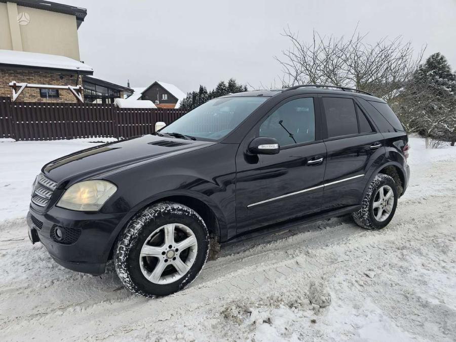 Black Mercedes-Benz ML 320 2006 in Kaunas, with an engine capacity of 3.00 L and mileage of 264 thousand km for 4800 €, photo 13 on AUTOMOTO.COM.LV