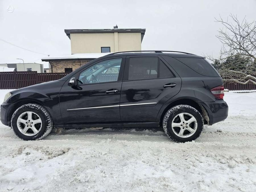Black Mercedes-Benz ML 320 2006 in Kaunas, with an engine capacity of 3.00 L and mileage of 264 thousand km for 4800 €, photo 14 on AUTOMOTO.COM.LV