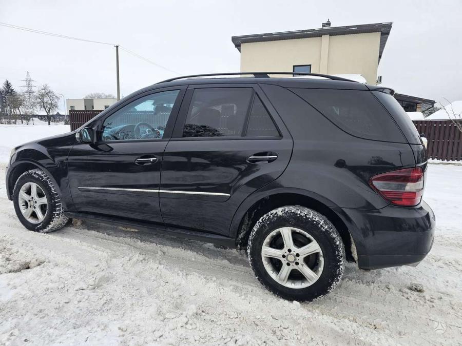 Black Mercedes-Benz ML 320 2006 in Kaunas, with an engine capacity of 3.00 L and mileage of 264 thousand km for 4800 €, photo 15 on AUTOMOTO.COM.LV
