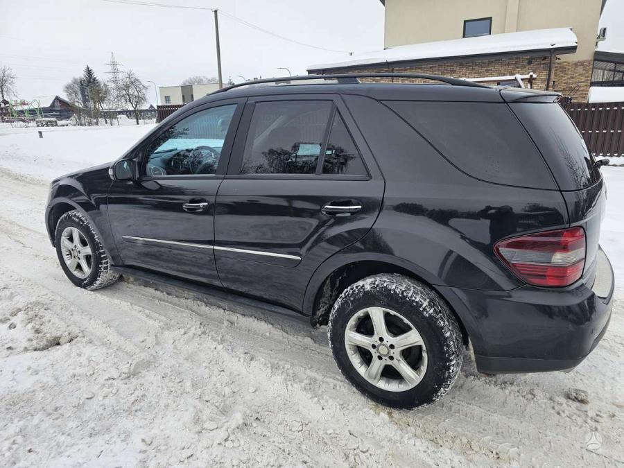 Black Mercedes-Benz ML 320 2006 in Kaunas, with an engine capacity of 3.00 L and mileage of 264 thousand km for 4800 €, photo 16 on AUTOMOTO.COM.LV