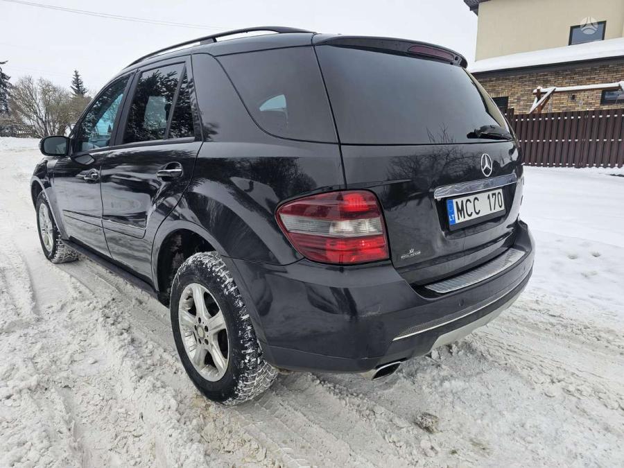 Black Mercedes-Benz ML 320 2006 in Kaunas, with an engine capacity of 3.00 L and mileage of 264 thousand km for 4800 €, photo 18 on AUTOMOTO.COM.LV