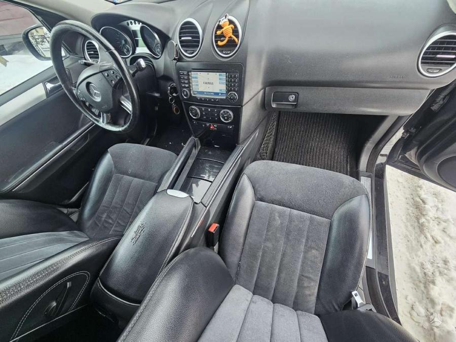 Black Mercedes-Benz ML 320 2006 in Kaunas, with an engine capacity of 3.00 L and mileage of 264 thousand km for 4800 €, photo 24 on AUTOMOTO.COM.LV