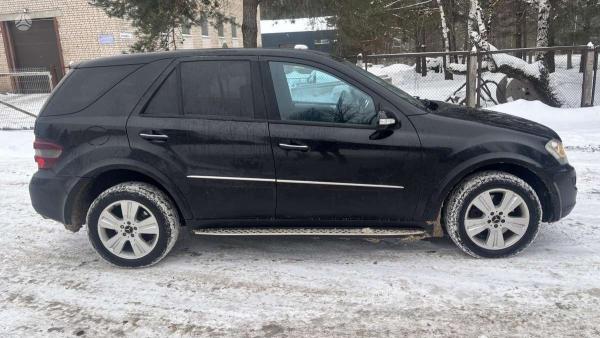Black Mercedes-Benz ML 320 2006 in Moletai, with an engine capacity of 2.99 L and mileage of 485 thousand km for 3700 €, photo 4 on AUTOMOTO.COM.LV