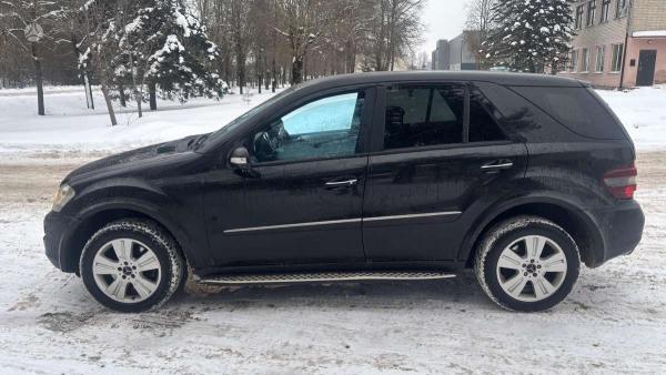 Black Mercedes-Benz ML 320 2006 in Moletai, with an engine capacity of 2.99 L and mileage of 485 thousand km for 3700 €, photo 6 on AUTOMOTO.COM.LV