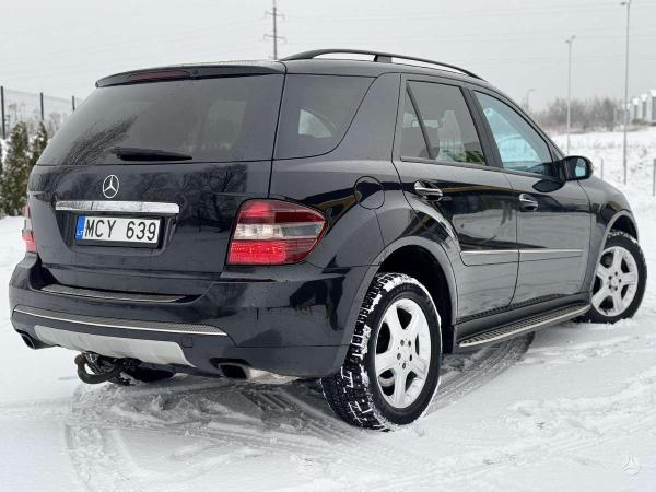 Melns Mercedes-Benz ML 320 2006 Kauņa, ar dzinēja tilpumu 3.00 L un nobraukumu 343 tūkst. km par 4950 €, foto 3 vietnē AUTOMOTO.COM.LV