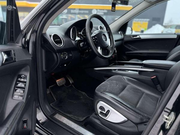 Melns Mercedes-Benz ML 320 2006 Kauņa, ar dzinēja tilpumu 3.00 L un nobraukumu 343 tūkst. km par 4950 €, foto 5 vietnē AUTOMOTO.COM.LV