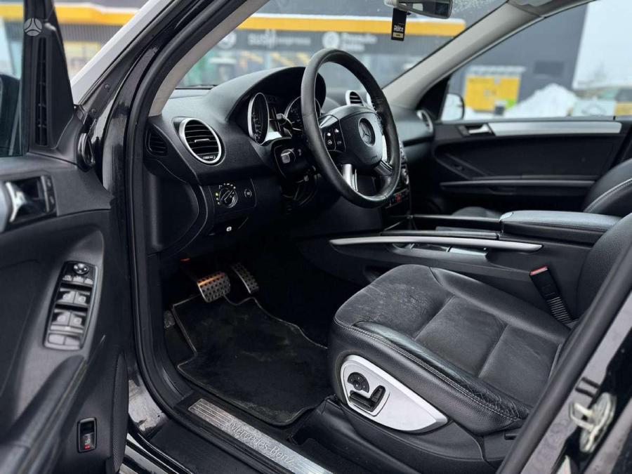 Melns Mercedes-Benz ML 320 2006 Kauņa, ar dzinēja tilpumu 3.00 L un nobraukumu 343 tūkst. km par 4950 €, foto 5 vietnē AUTOMOTO.COM.LV